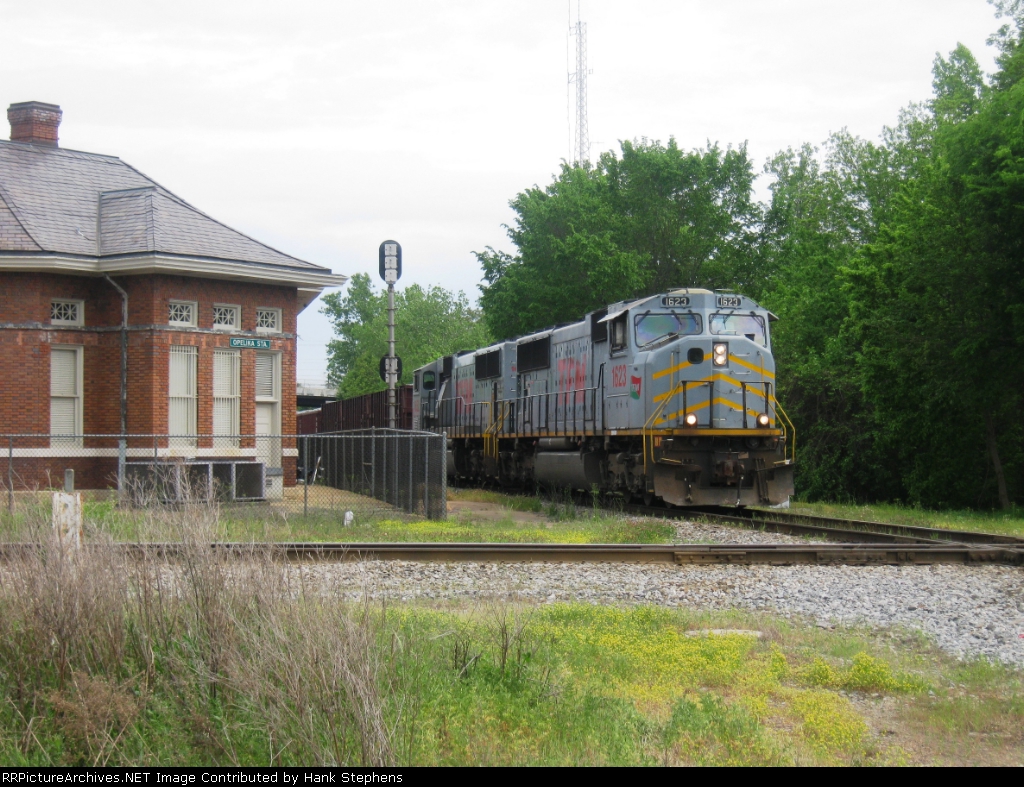 TFM 1623 hails Opelika, AL as it waits for clearance on the diamond with CSX. The Herzog ballast ...